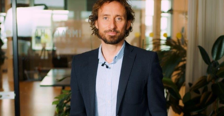 Impact adderar tre nya till ledningen, samtliga från svenska Columbus ...