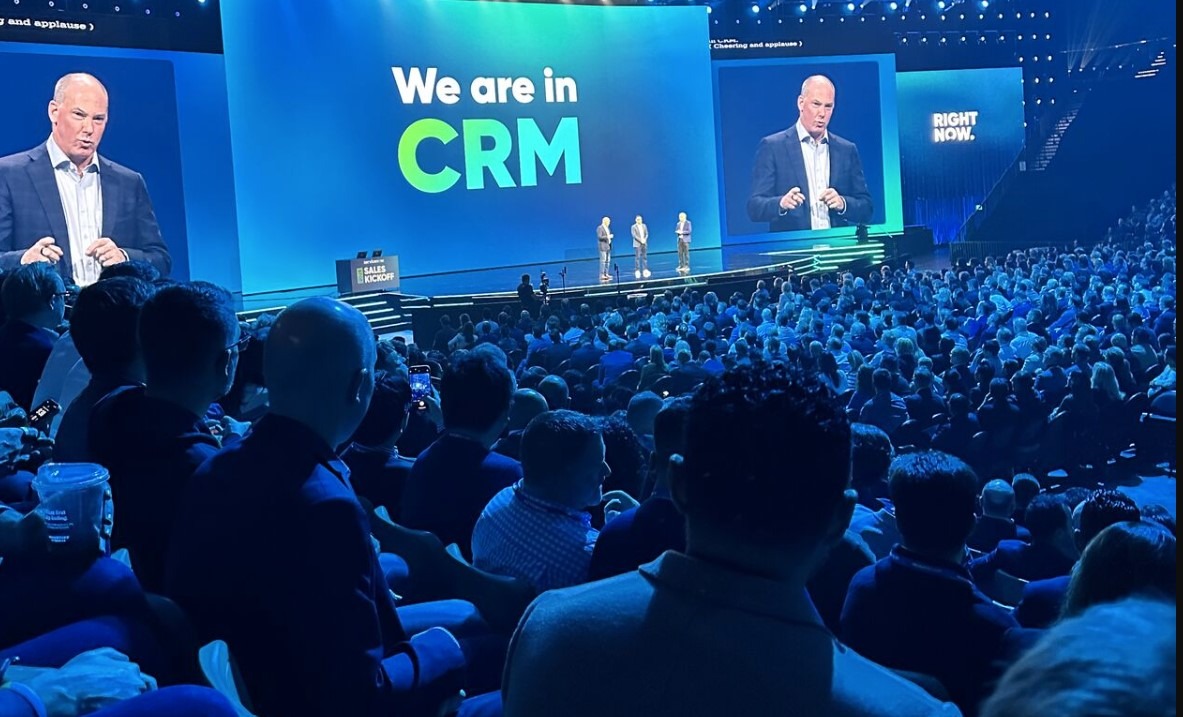 ServiceNow köper AI-Copilot, ska "slå Salesforce inom CRM", igen ...